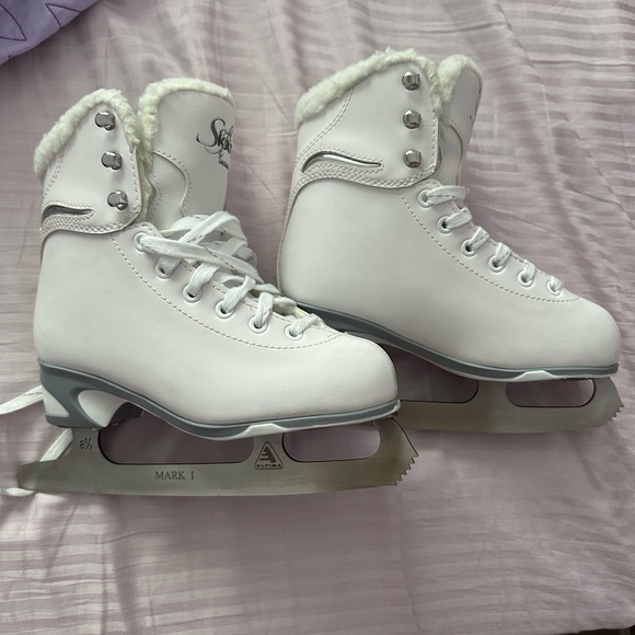 JACKSON | Other | Used Once Jackson Ultima Softskate Girls Figure ...